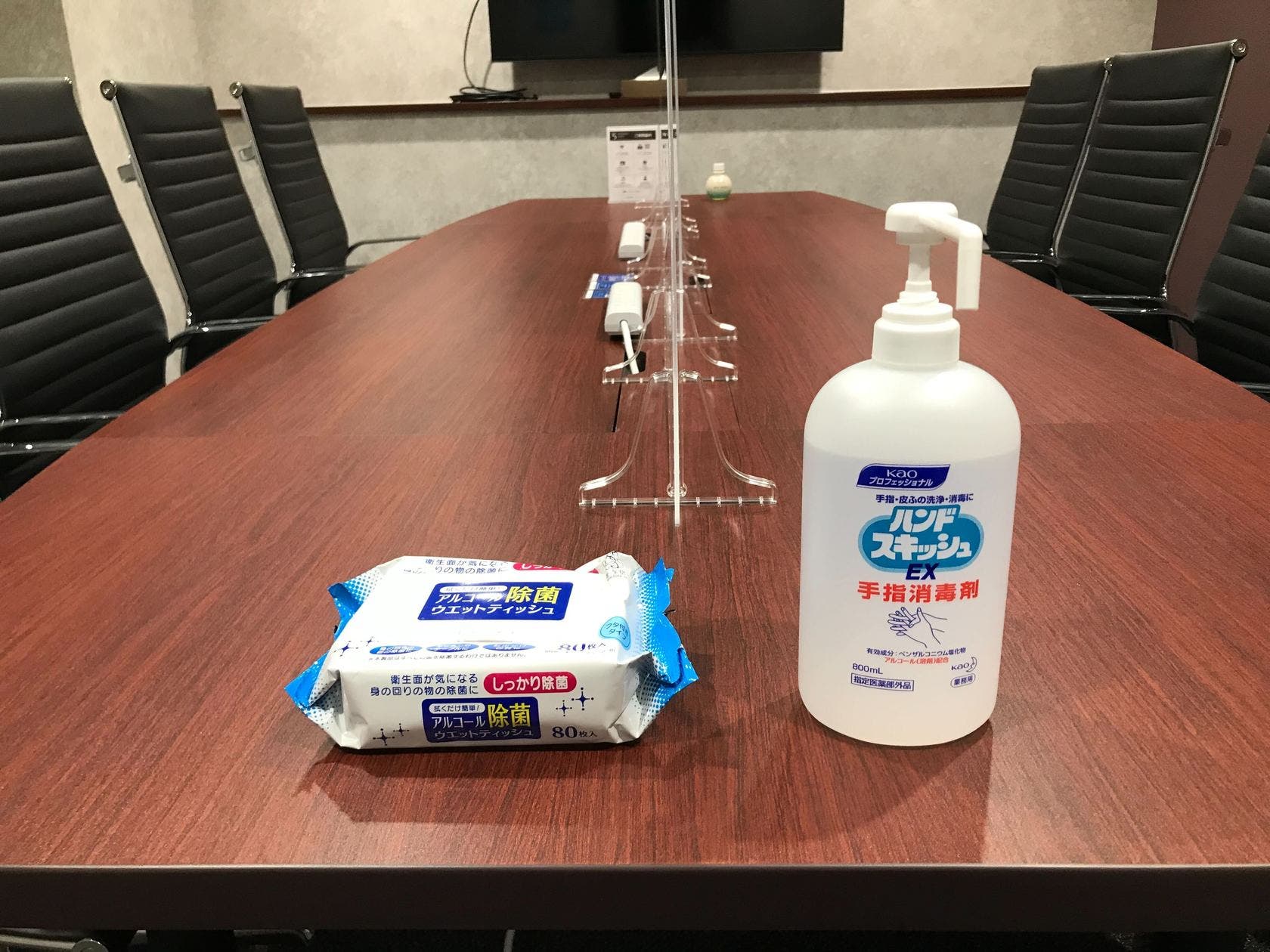 ★今すぐ予約★新橋駅直結の会議室【ROOM_A】最大8名完全個室/大画面モニター完備☆商談や会議★高速Wi-Fi/フリードリンクの写真4