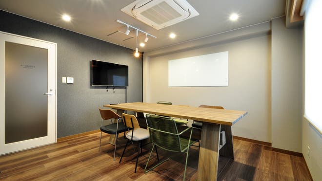 おひとり様での個室利用から6名様の小会議やオンラインミーティングに最適の写真1