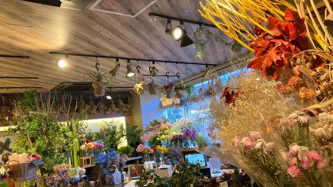 京王相模原線稲城駅直結の花屋&花教室スペースの写真2