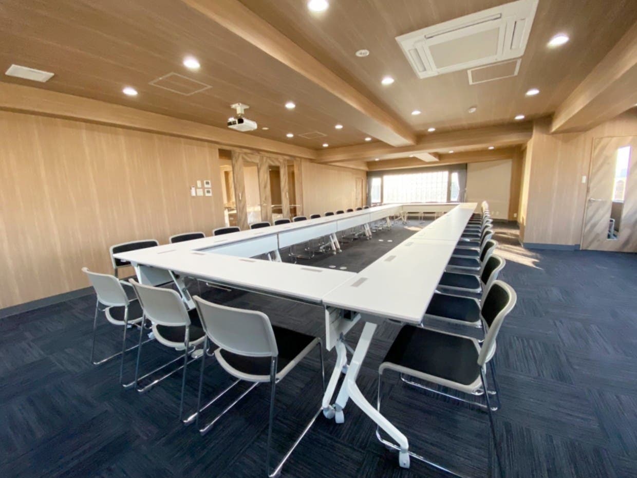 京都貸会議室　ユニスペース四条烏丸　会議室　【烏丸駅より徒歩3分！専有線&ビジネス用Wi-Fi無料！最大46名様まで収容可能】の写真13