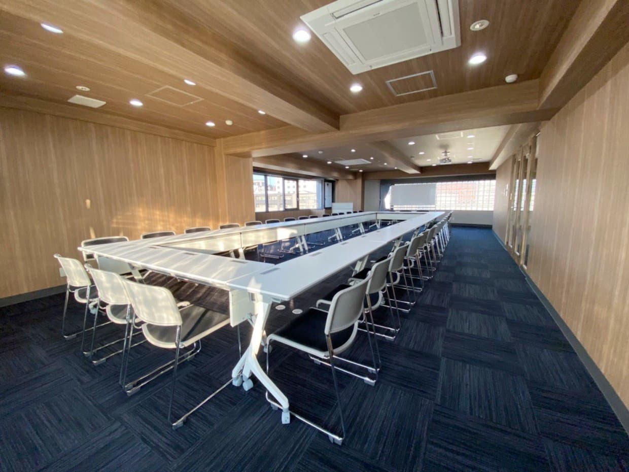 京都貸会議室　ユニスペース四条烏丸　会議室　【烏丸駅より徒歩3分！専有線&ビジネス用Wi-Fi無料！最大46名様まで収容可能】の写真14