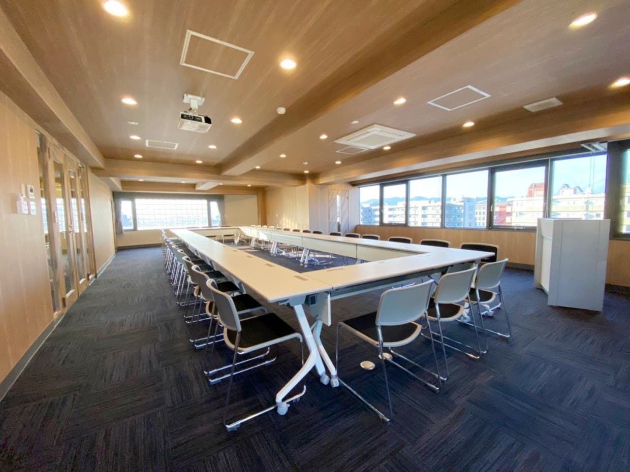 京都貸会議室　ユニスペース四条烏丸　会議室　【烏丸駅より徒歩3分！専有線&ビジネス用Wi-Fi無料！最大46名様まで収容可能】の写真15