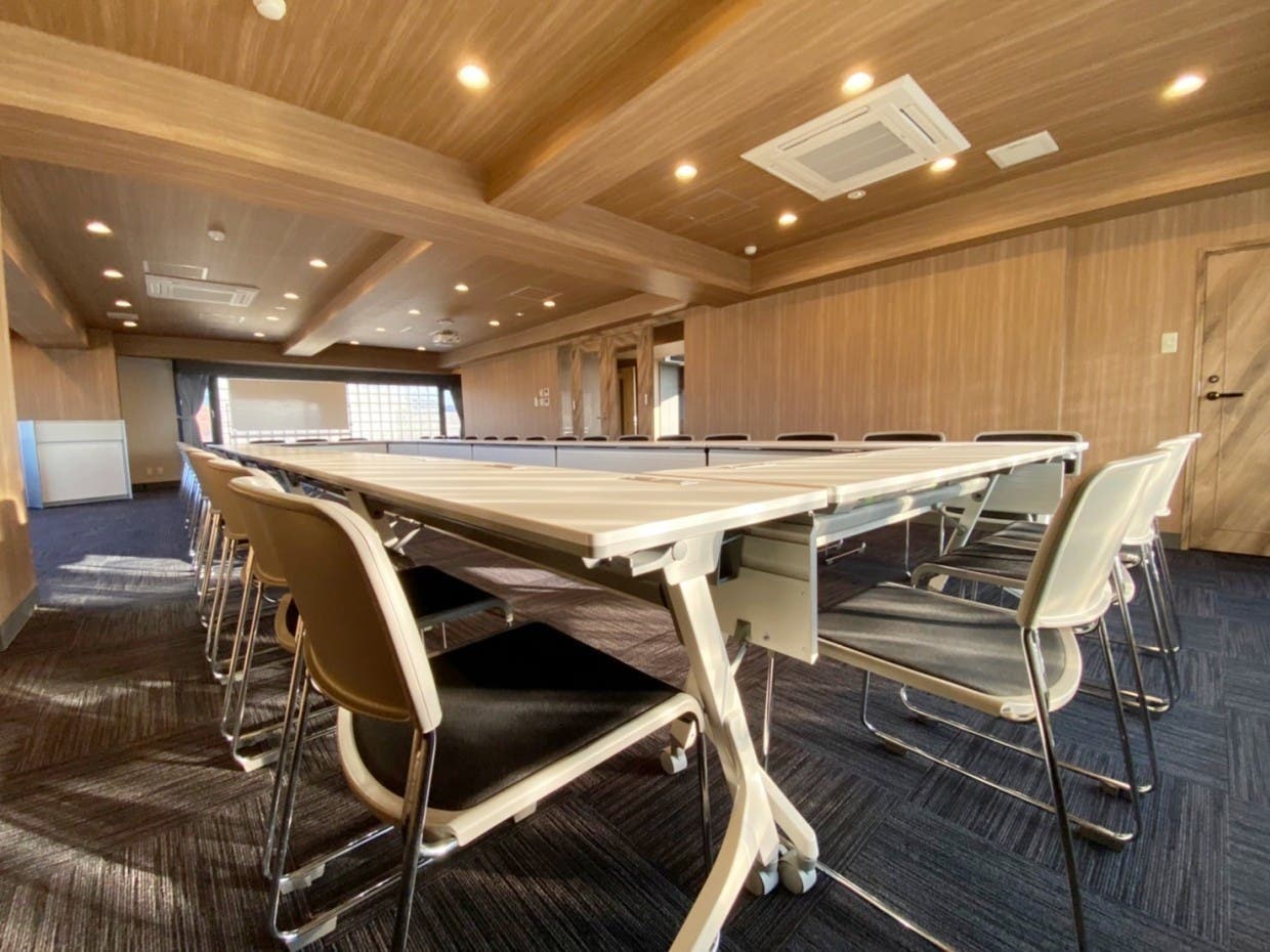 京都貸会議室　ユニスペース四条烏丸　会議室　【烏丸駅より徒歩3分！専有線&ビジネス用Wi-Fi無料！最大46名様まで収容可能】の写真17