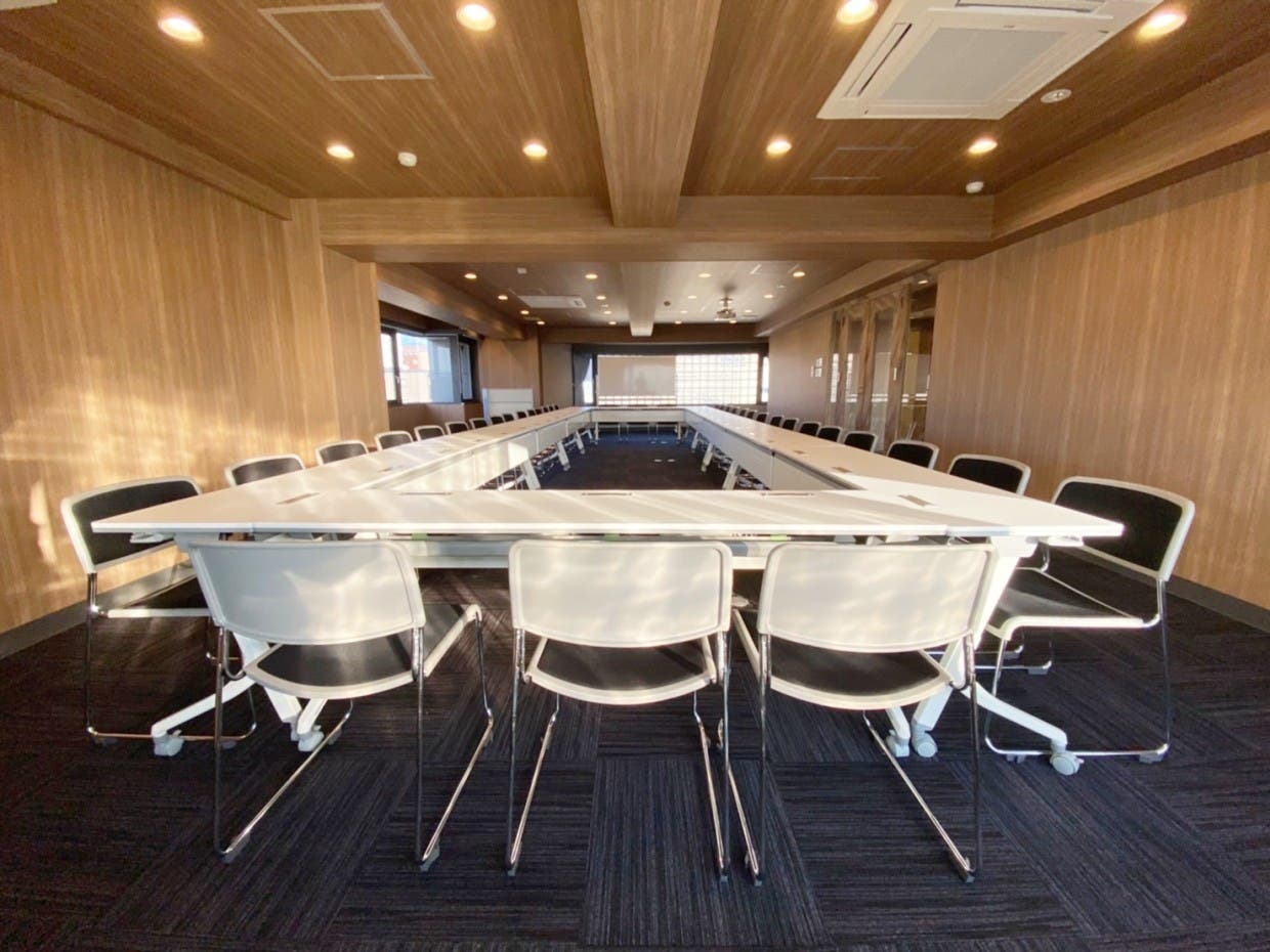 京都貸会議室　ユニスペース四条烏丸　会議室　【烏丸駅より徒歩3分！専有線&ビジネス用Wi-Fi無料！最大46名様まで収容可能】の写真18