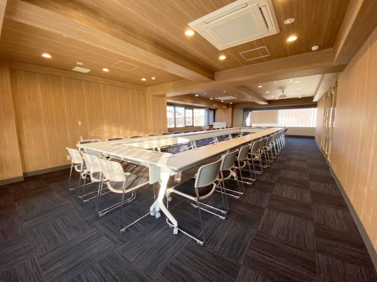 京都貸会議室　ユニスペース四条烏丸　会議室　【烏丸駅より徒歩3分！専有線&ビジネス用Wi-Fi無料！最大46名様まで収容可能】の写真19