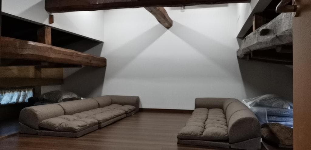 竹林を背に広大な敷地に建つ築百年以上の古民家、母屋の一部に和室「財」と「宝」の客室。の写真19