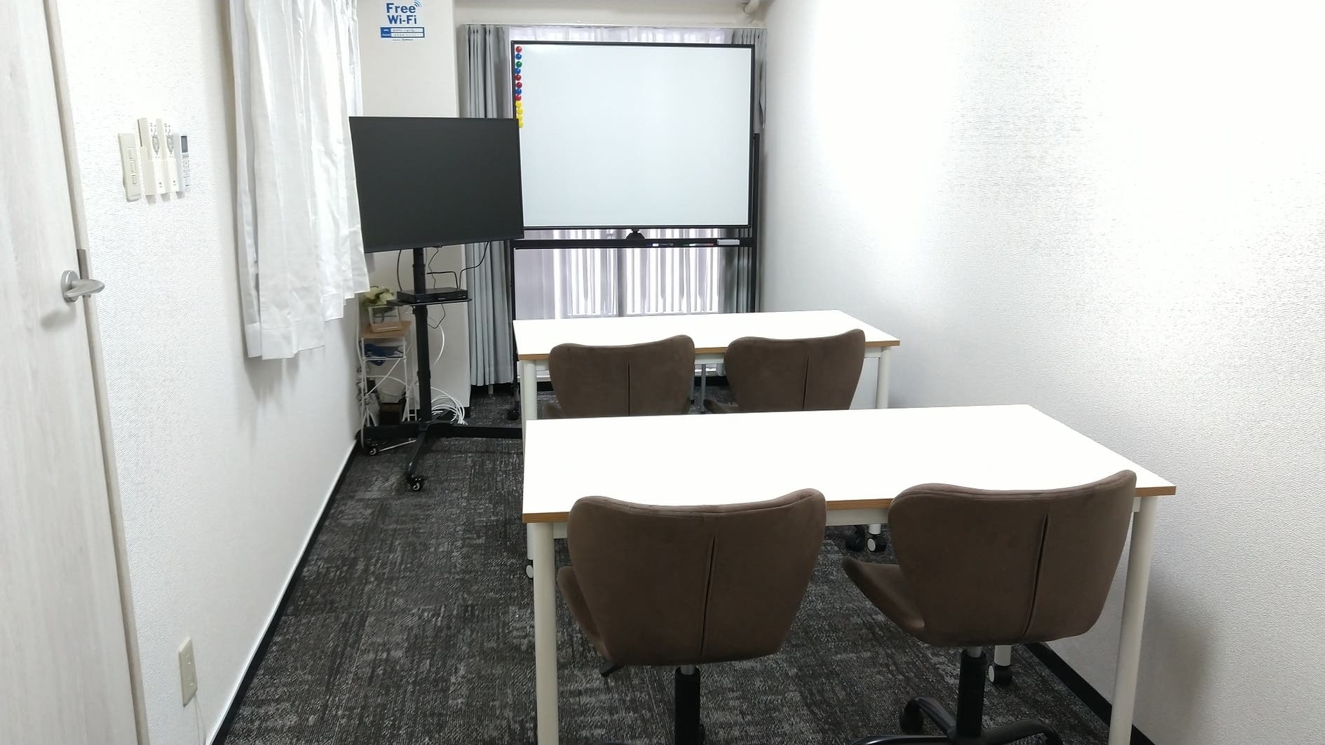 【新宿新南口改札1分】☆期間限定爆安キャンペーン開催中☆菜の花貸会議室☆フルリノベ済みで快適・土足OK・大型テレビモニタの写真5