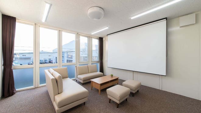 【Living3】✨U-SPACE仙台宮城野店✨映画鑑賞や打ち合わせスペースとしてご利用いただけます♪Wi-Fi/仙台市宮城野区の写真1