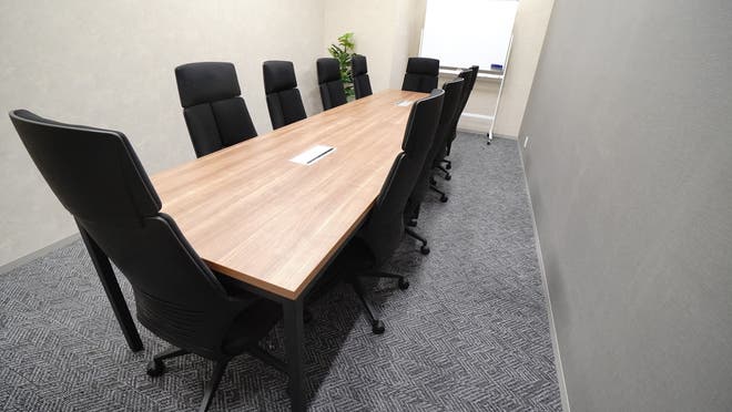 <小田急海老名貸し会議室A>海老名駅徒歩2分!新築大型オフィス内✨10名収容!Wi-Fi/モニター無料!会議/セミナー/研修の写真1