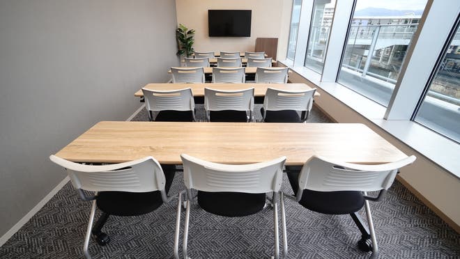 <小田急海老名貸し会議室D>海老名駅徒歩2分!新築大型オフィス内✨15名収容!Wi-Fi/モニター無料!会議/セミナー/研修の写真5