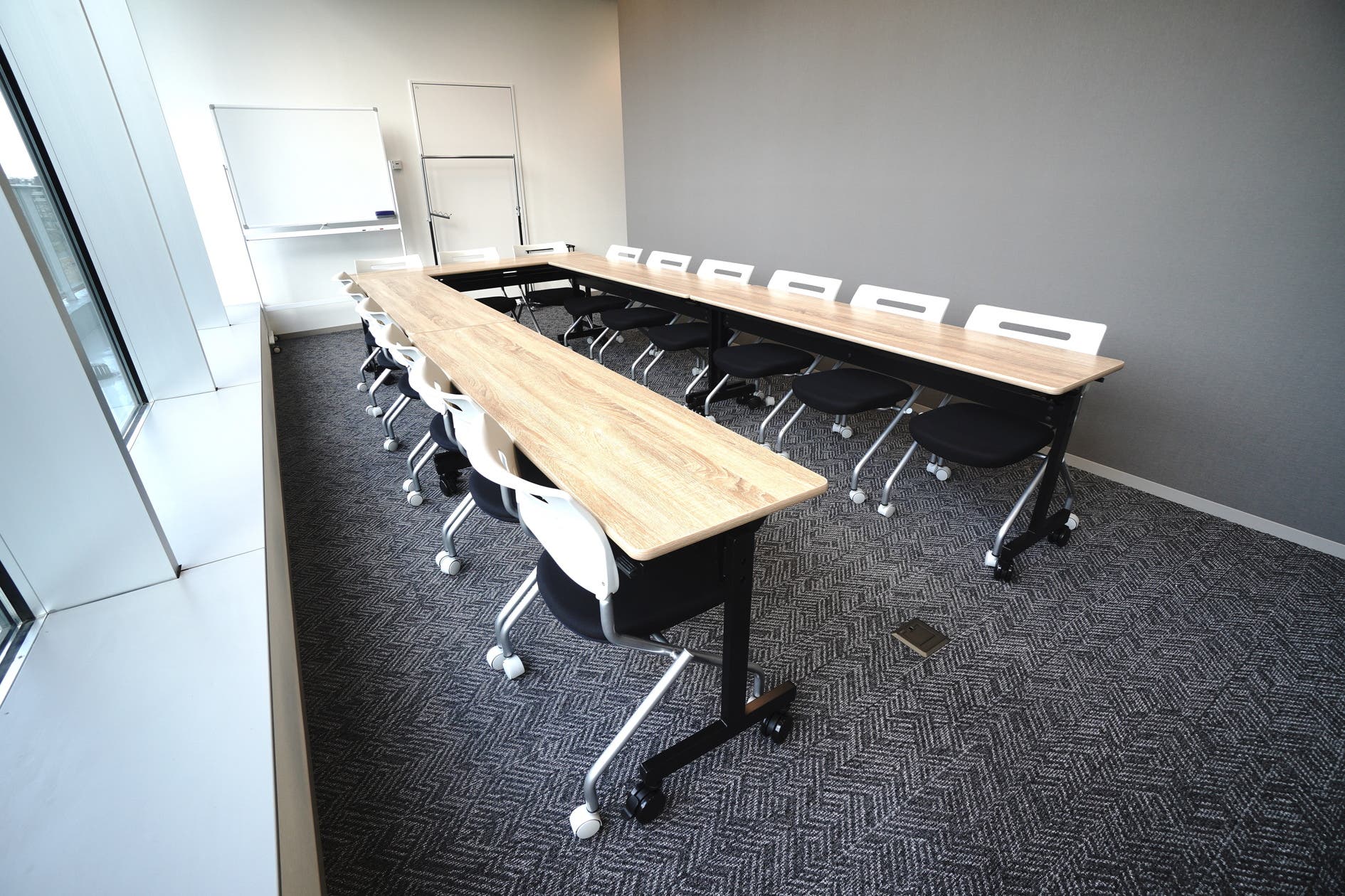 ＜小田急海老名貸し会議室D＞海老名駅徒歩2分！新築大型オフィス内✨15名収容！Wi-Fi/モニター無料！会議/セミナー/研修の写真8