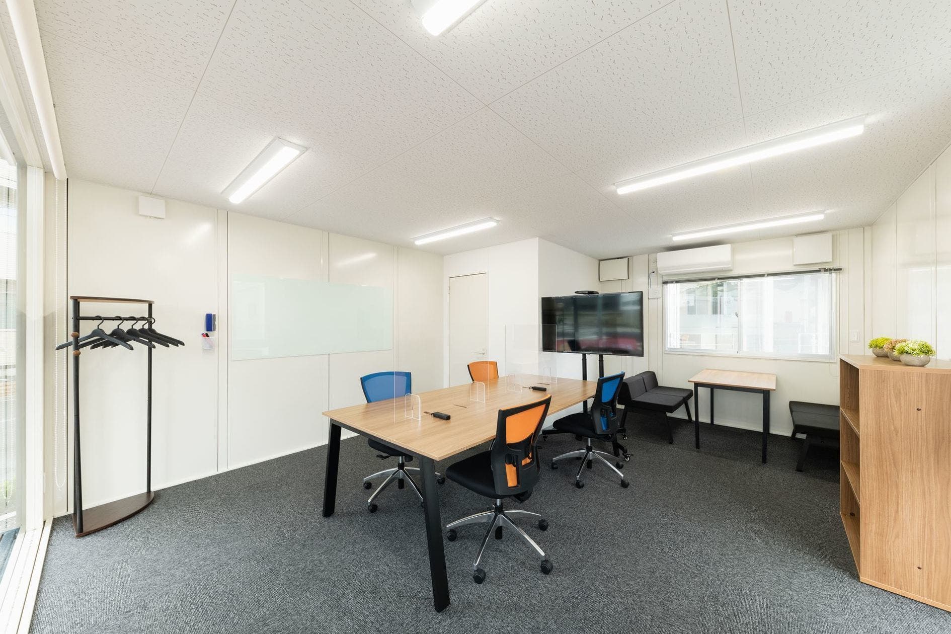 【Meeting】✨U-SPACE草加店✨会議や打ち合わせにぴったりのオフィススペースです♪Wi-Fi/草加市の写真1