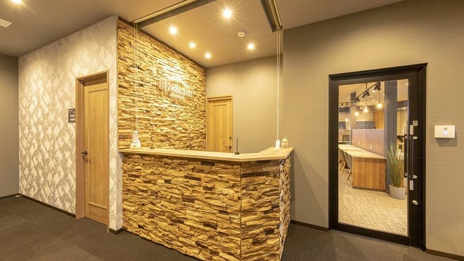 【BIZcomfort橋本】JR橋本駅から徒歩2分!6名用会議室#Wi-Fi#フリードリンク#付き。受付スタッフ滞在の写真2