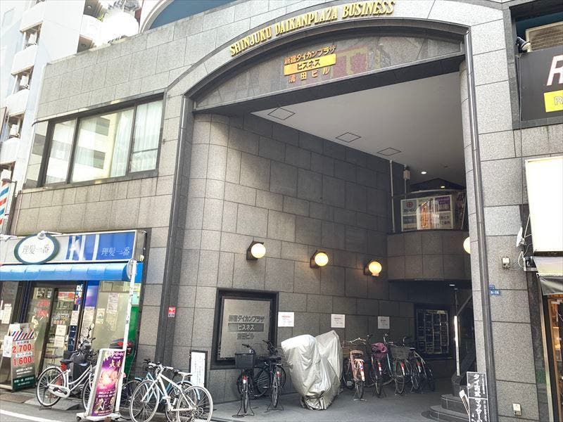 【2/6リニューアルOPEN：ゆるり新宿西口】駅から徒歩30秒、JR新宿駅からも地下通路で5分。ミーティングからテレワークまで。の写真9