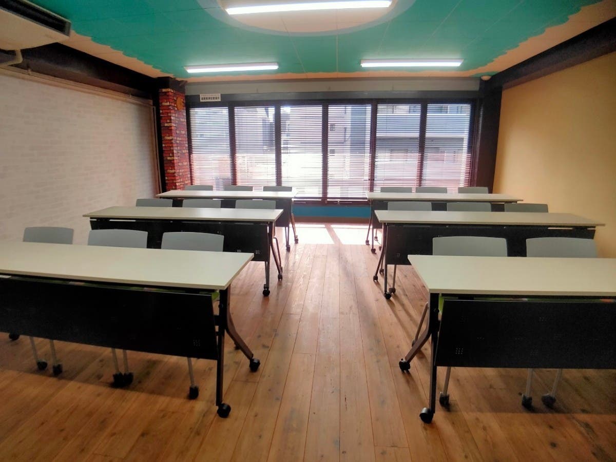 心斎橋駅から徒歩８分。週末長時間50%オフ！！【wifi、鏡、モニター、ホワイトボード、整体ベッド2台、ヨガマット】の写真10