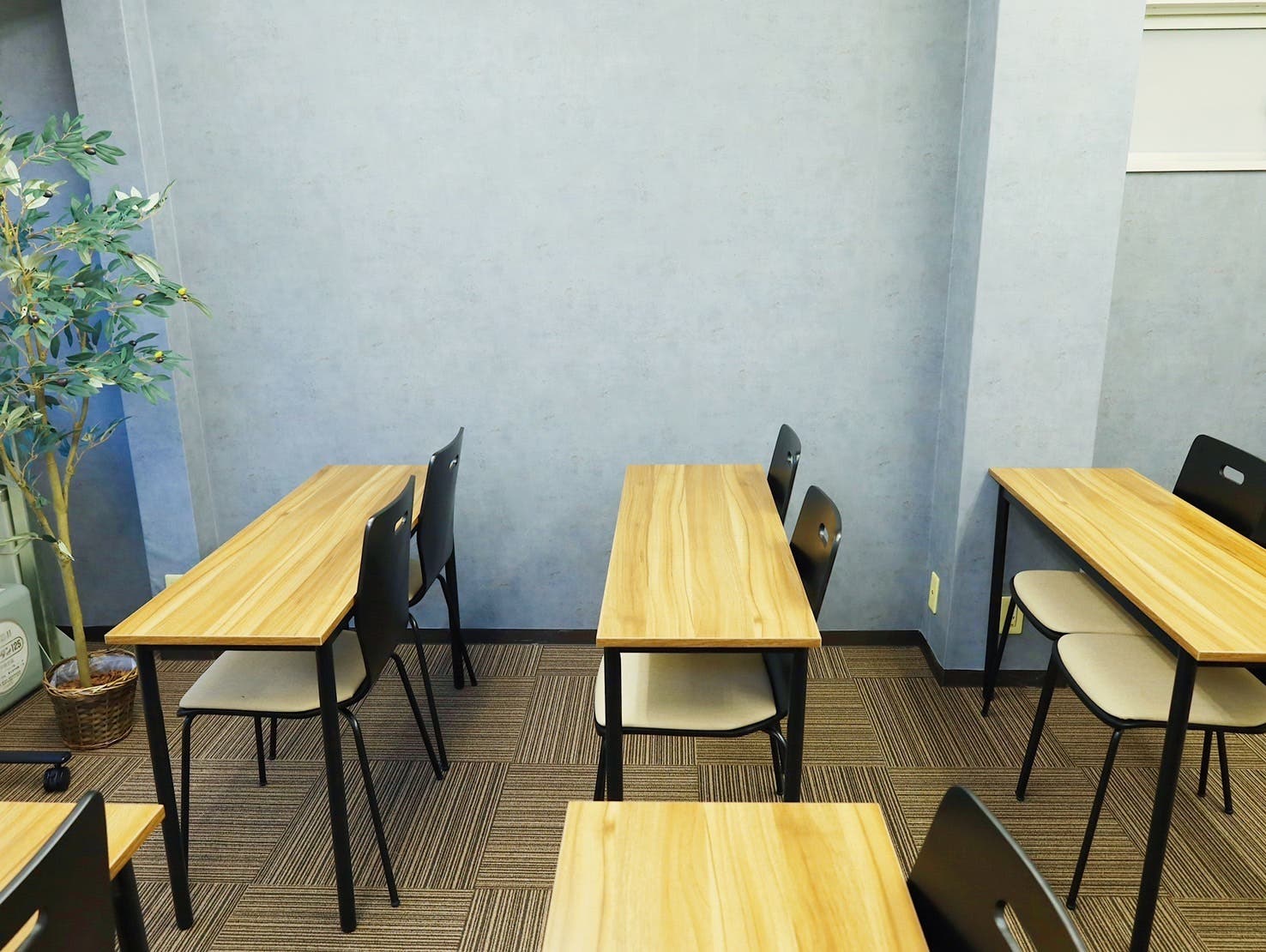 【神田駅北口30秒】プロジェクター/WiFi有り/完全個室/会議/打合せ/オンライン/ボドゲに最適/ForYouSpace内神田の写真5