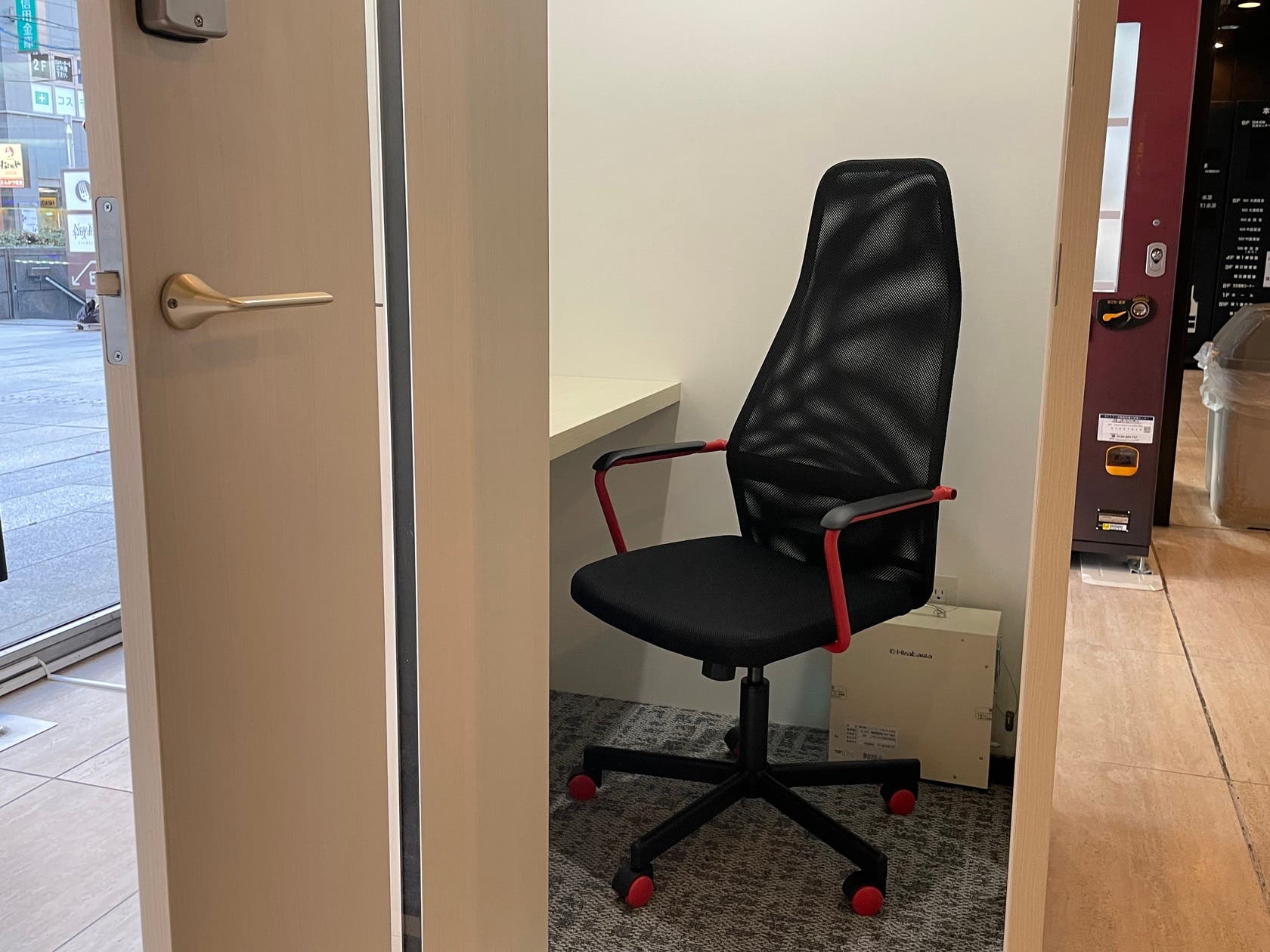 【広島県民文化センター】完全個室ブース（定員1名）の写真6