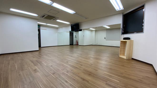 【船橋/習志野台】大型鏡&モニター付き多目的ダンススタジオ【2階スタジオ】の写真1