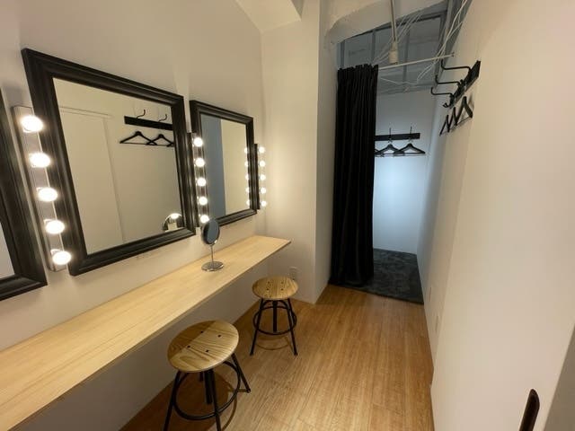 【中野富士見町駅徒歩1分】HP完成記念！高2.8×横5.5ｍ白ホリ、トップライトの打てるレンタル撮影スタジオの写真3