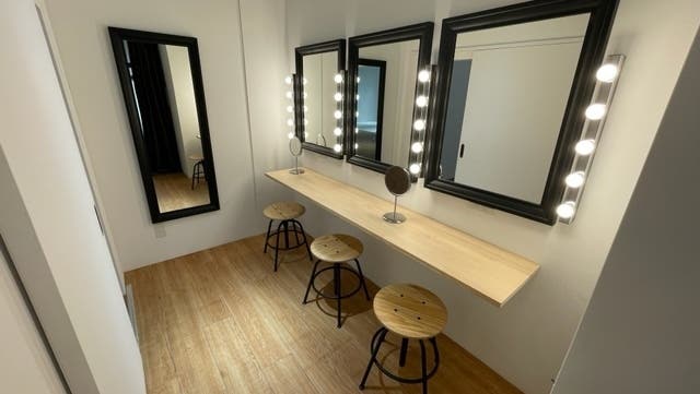 【中野富士見町駅徒歩1分】HP完成記念!高2.8×横5.5m白ホリ、トップライトの打てるレンタル撮影スタジオの写真5