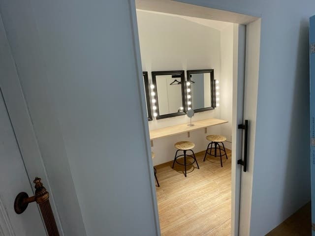 【中野富士見町駅徒歩1分】HP完成記念！高2.8×横5.5ｍ白ホリ、トップライトの打てるレンタル撮影スタジオの写真6