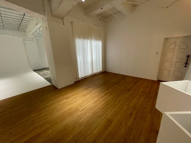 【中野富士見町駅徒歩1分】HP完成記念！高2.8×横5.5ｍ白ホリ、トップライトの打てるレンタル撮影スタジオの写真8