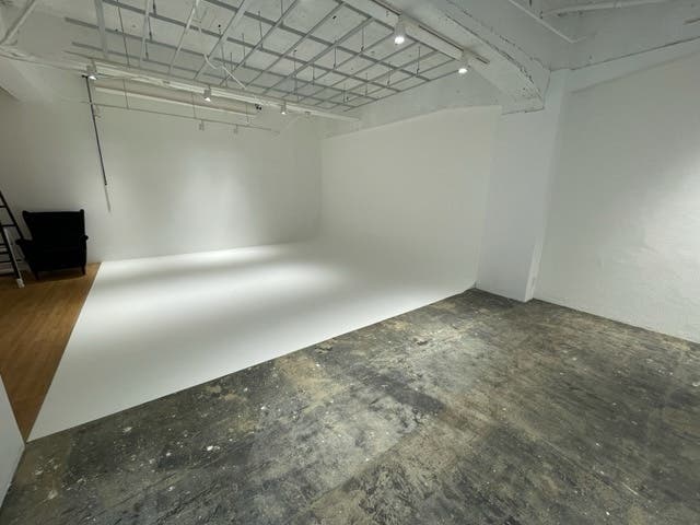【中野富士見町駅徒歩1分】HP完成記念！高2.8×横5.5ｍ白ホリ、トップライトの打てるレンタル撮影スタジオの写真10