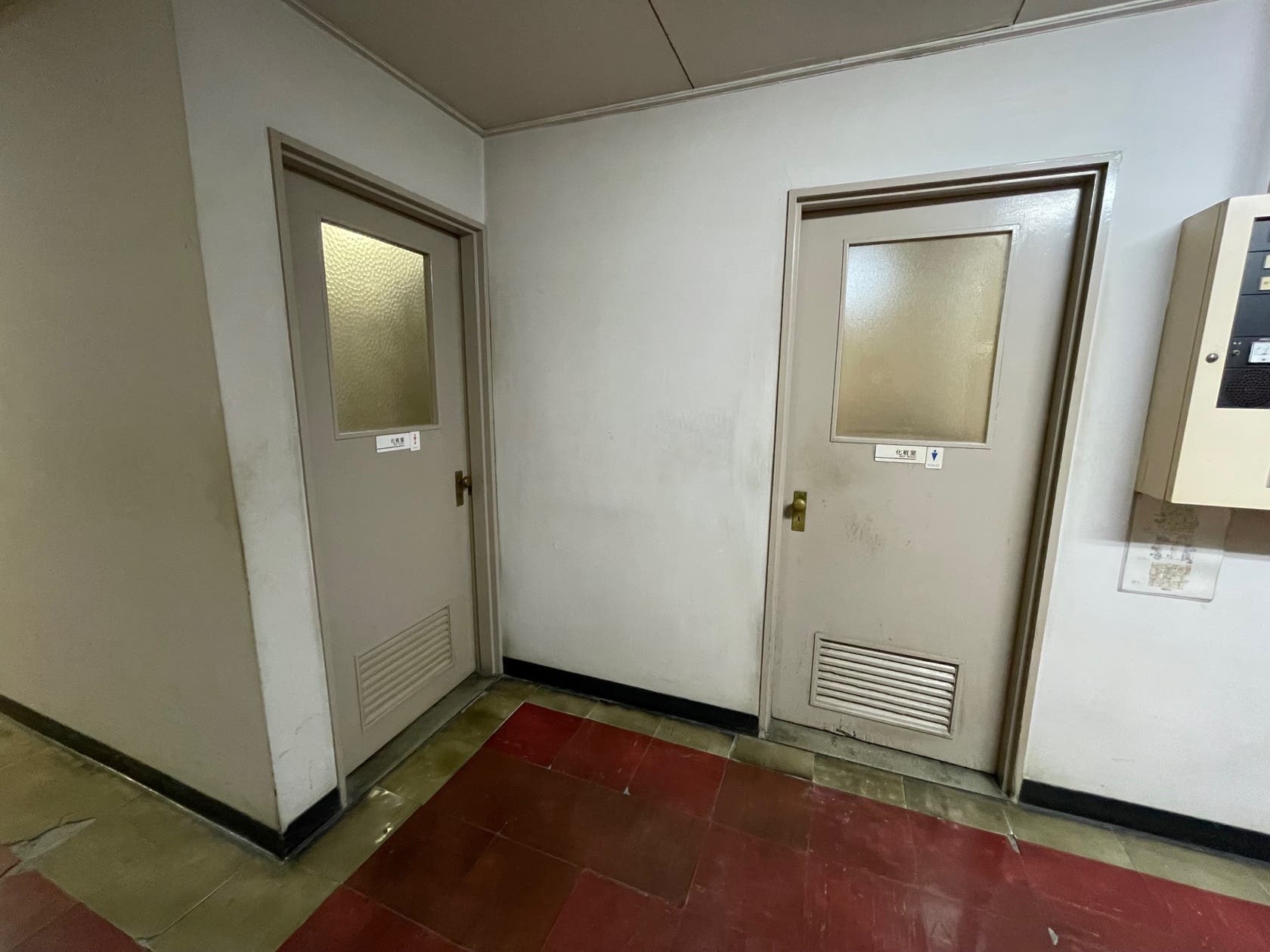 【中野富士見町駅徒歩1分】HP完成記念！高2.8×横5.5ｍ白ホリ、トップライトの打てるレンタル撮影スタジオの写真21