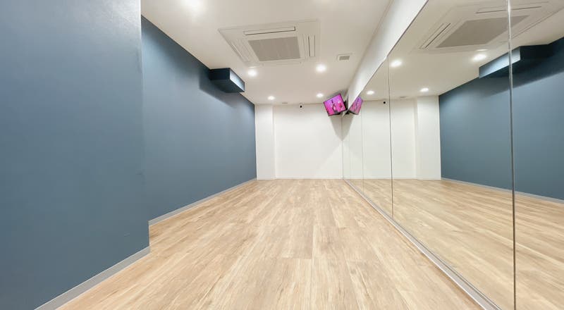 町田駅2分｜🉐格安｜24h｜高速WiFi｜モニター完備｜オンラインレッスン対応🕺｜町田ターミナル口店 Studio A［〜4名］