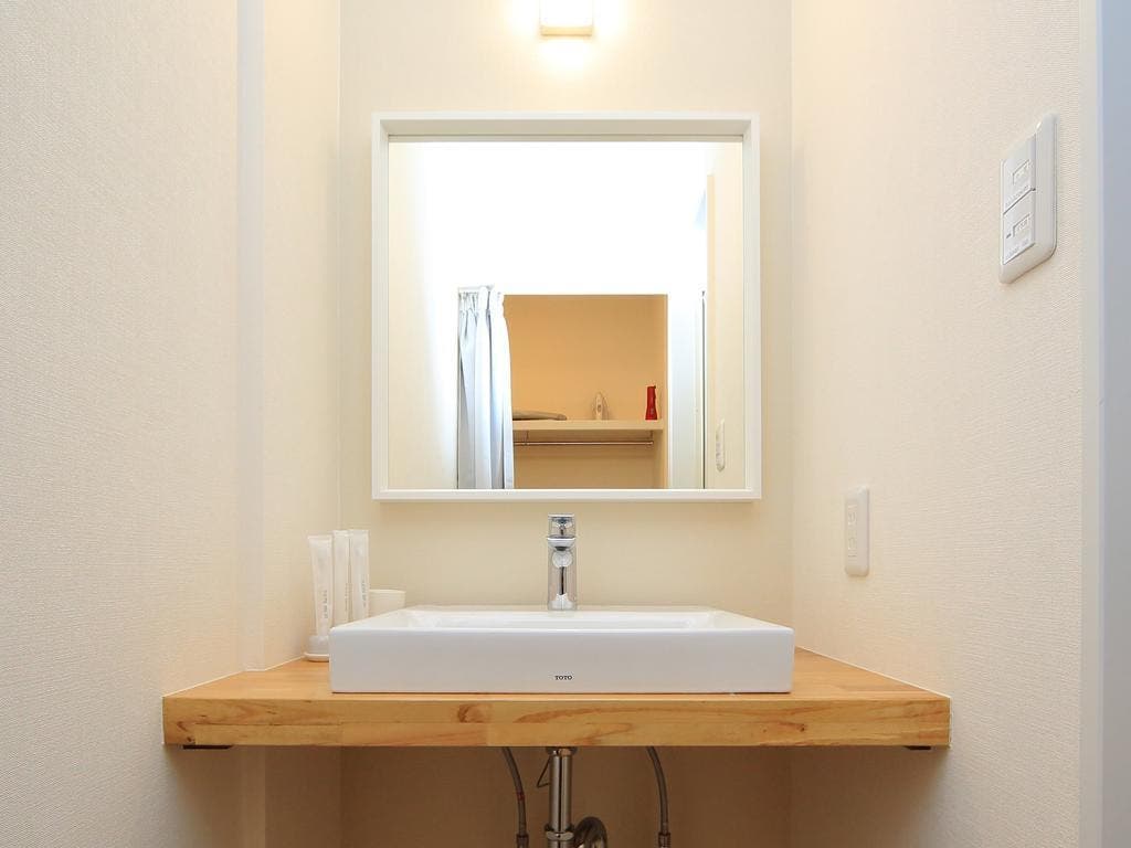 【京都駅徒歩圏内/世界遺産東寺すぐそば】カモンイン東寺東（A号室）鍵付き個室_作業用デスク、無料Wi-Fi有りの写真12