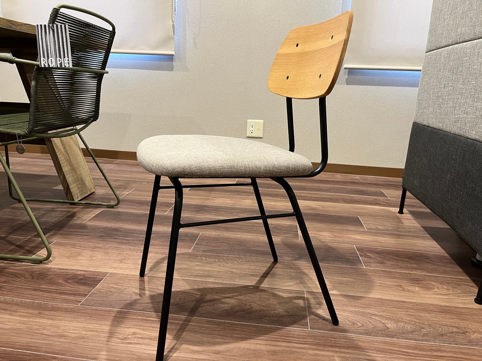 おひとり様での個室利用から6名様の小会議やオンラインミーティングに最適の写真7