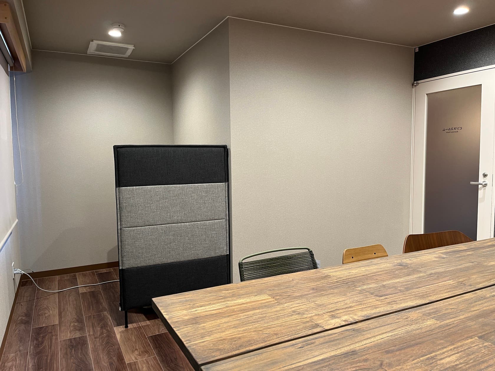 おひとり様での個室利用から6名様の小会議やオンラインミーティングに最適の写真6