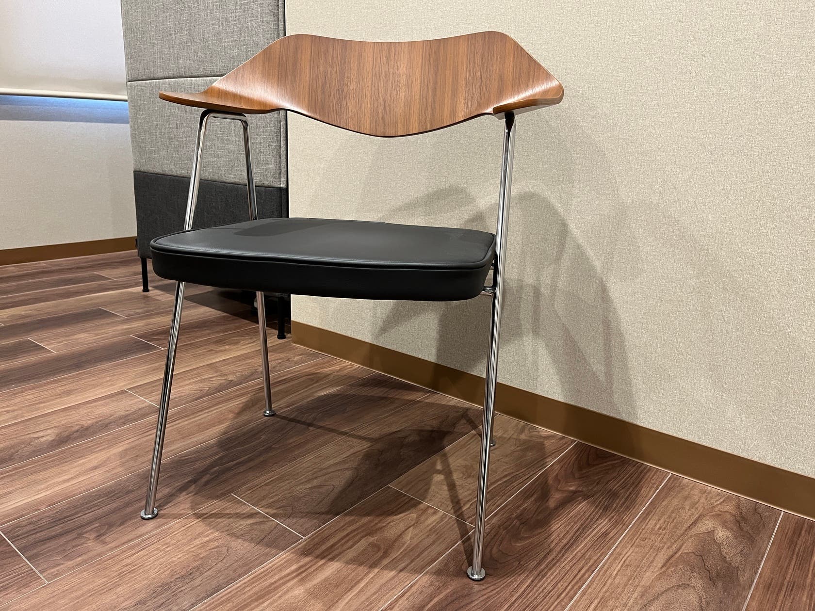 おひとり様での個室利用から6名様の小会議やオンラインミーティングに最適の写真9