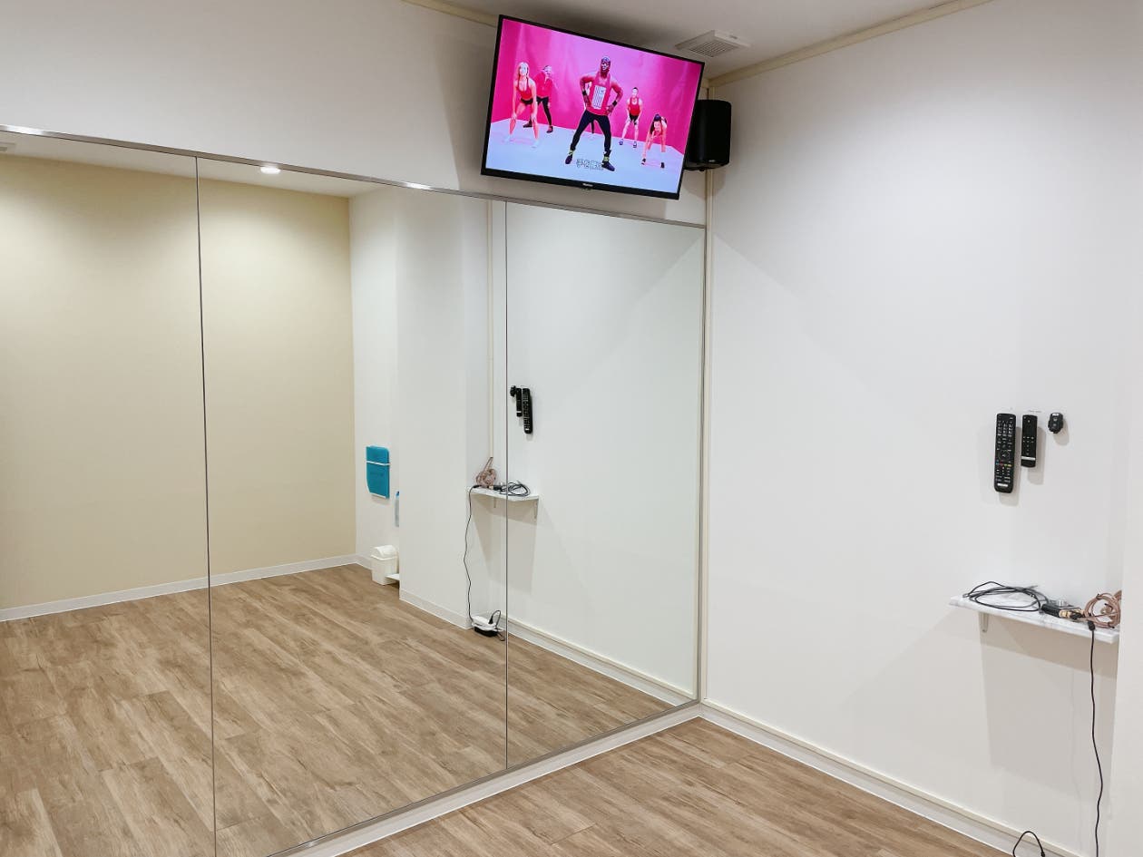 町田駅2分｜🉐格安｜24h｜高速WiFi｜モニター完備｜オンラインレッスン対応🕺｜町田ターミナル口店 Studio C［〜2名］の写真2