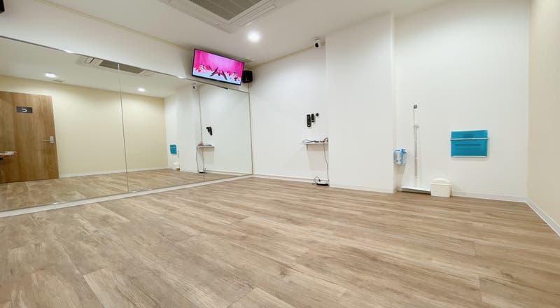 町田駅2分｜🉐格安｜24h｜高速WiFi｜モニター完備｜オンラインレッスン対応🕺｜町田ターミナル口店 Studio C［〜2名］