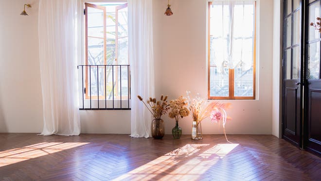 撮影をはじめ展示会、イベントスペースとしても! パリのアパルトマンをイメージした本物のアンティークをお楽しみください。の写真3