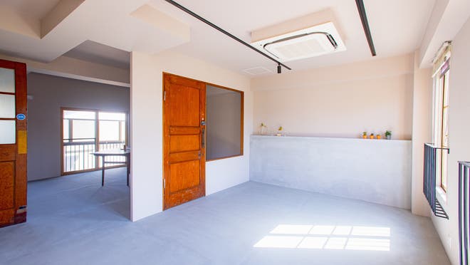 撮影をはじめ展示会、イベントスペースとしても! パリのアパルトマンをイメージした本物のアンティークをお楽しみください。の写真4