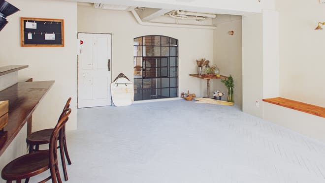 撮影をはじめ展示会、イベントスペースとしても! パリのアパルトマンをイメージした本物のアンティークをお楽しみください。の写真5