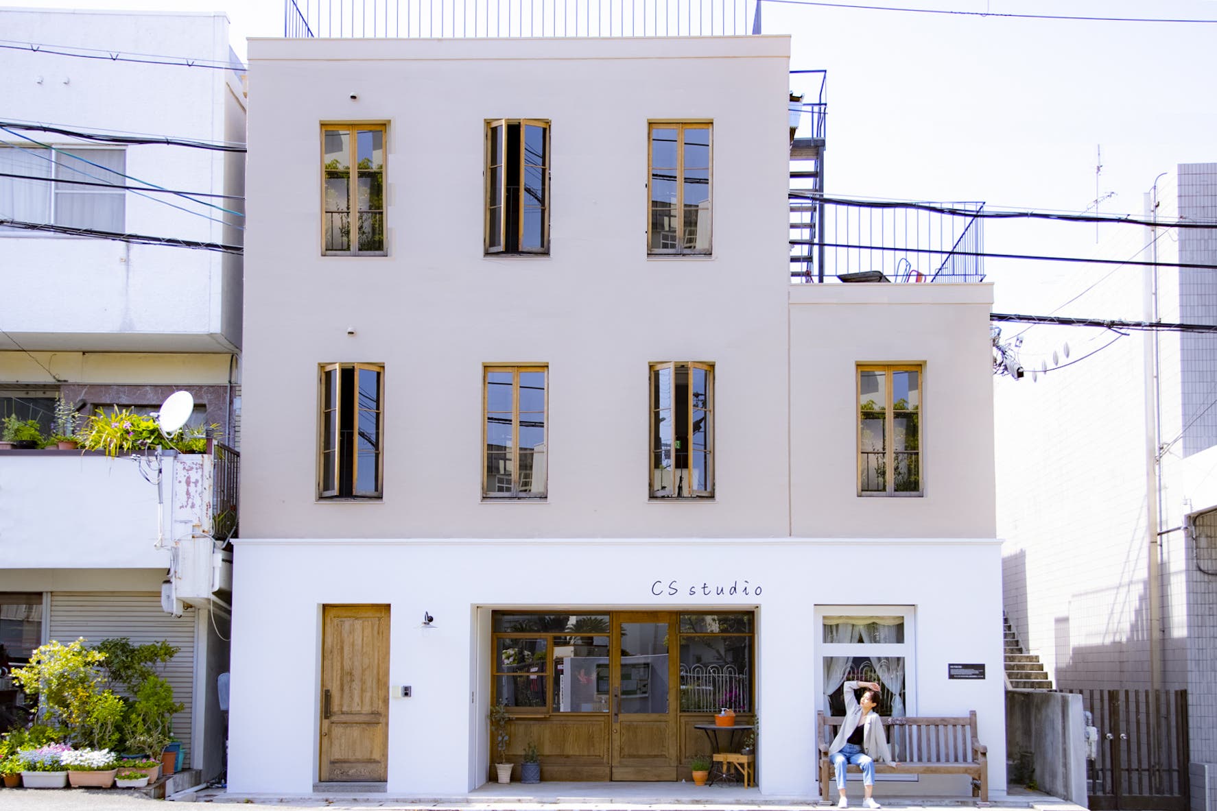 撮影をはじめ展示会、イベントスペースとしても！ パリのアパルトマンをイメージした本物のアンティークをお楽しみください。の写真11