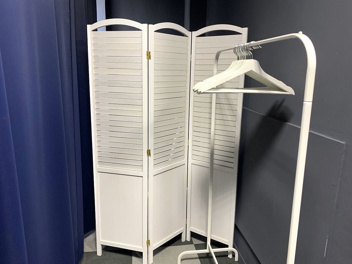 日本橋駅徒歩１分の利便性。低価格で換気ができる完全個室の会議室。定員15名。テーブルレイアウト変更可。セミナー、勉強会、娯楽室♬の写真6