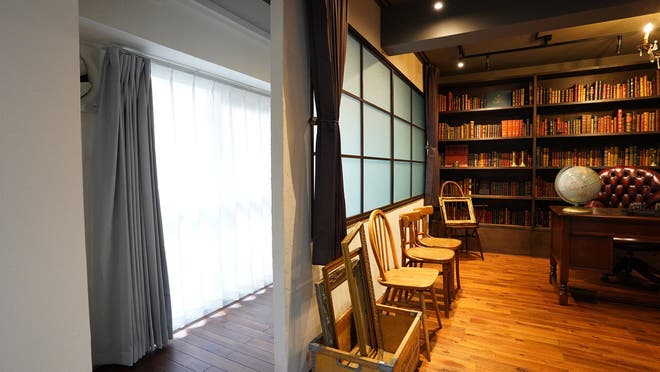 田町駅徒歩5分|アンティーク家具・雑貨・洋書が大量に揃う書斎スタジオ|本棚・白壁・コンクリート壁・ウッド壁等豊富な背景 自然光◎の写真8