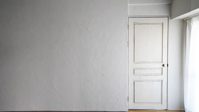 田町駅徒歩5分|アンティーク家具・雑貨・洋書が大量に揃う書斎スタジオ|本棚・白壁・コンクリート壁・ウッド壁等豊富な背景 自然光◎の写真10