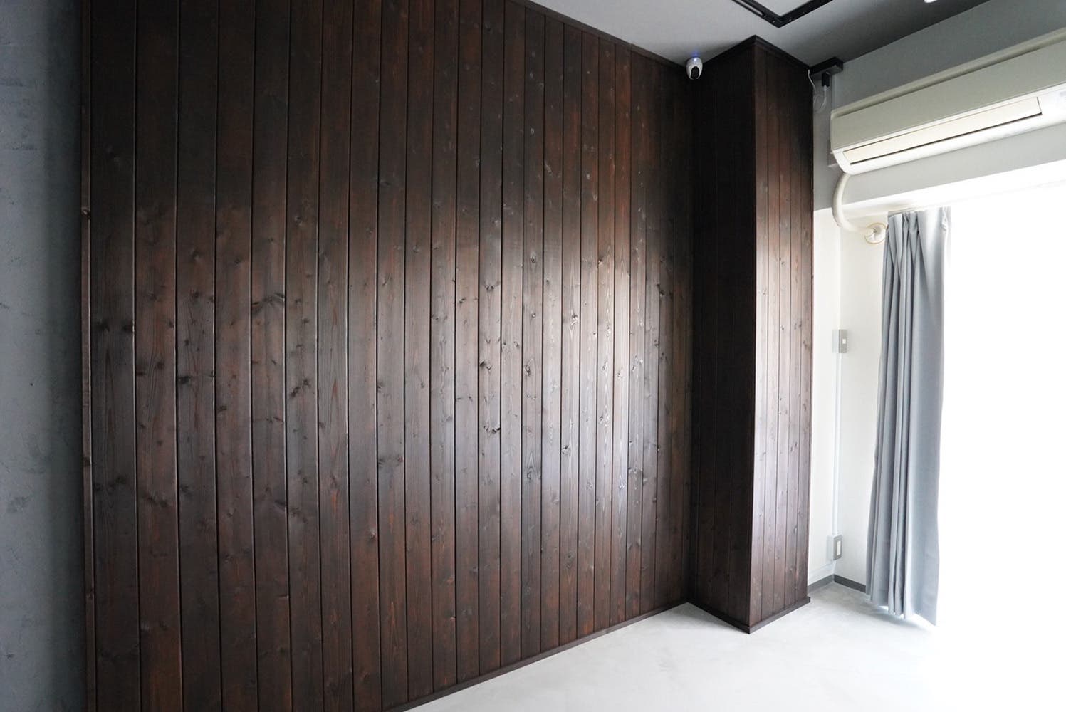 田町駅徒歩5分｜アンティーク家具・雑貨・洋書が大量に揃う書斎スタジオ｜本棚・白壁・コンクリート壁・ウッド壁等豊富な背景　自然光◎の写真15