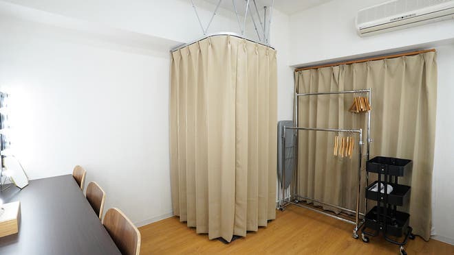 田町駅徒歩5分|アンティーク家具・雑貨・洋書が大量に揃う書斎スタジオ|本棚・白壁・コンクリート壁・ウッド壁等豊富な背景 自然光◎の写真21