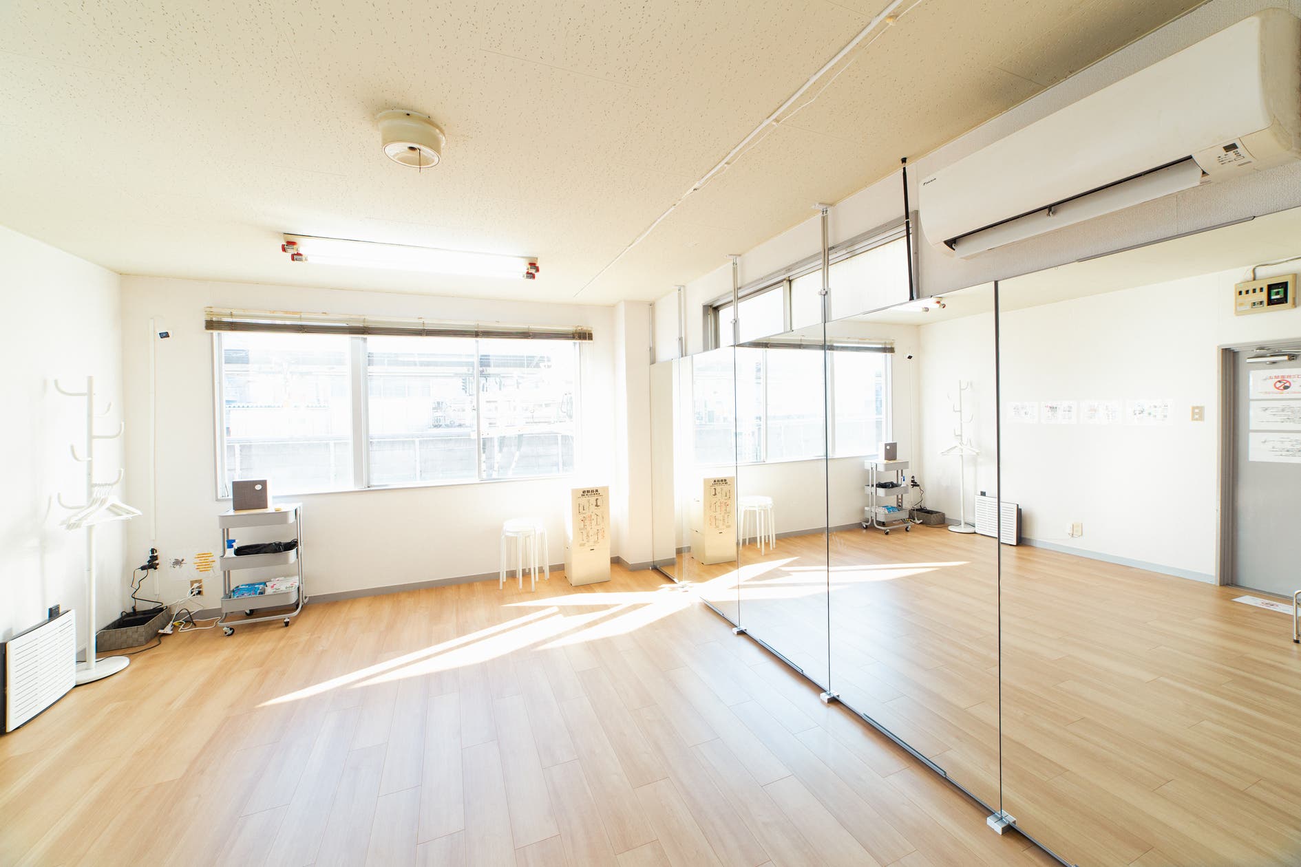 ＜市川駅１分＞ダンスができるレンタルスタジオ/幅4.2m高さ1.8の鏡付き/少人数グループ・個人練習に最適の写真12