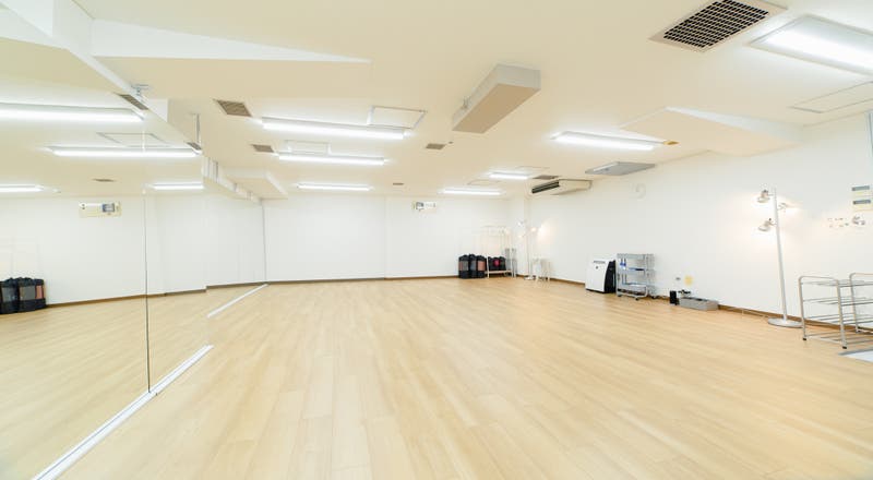 ＜新富町駅1分/築地駅4分＞ダンスができるレンタルスタジオ/幅7.2m×高さ2.0m鏡付き/