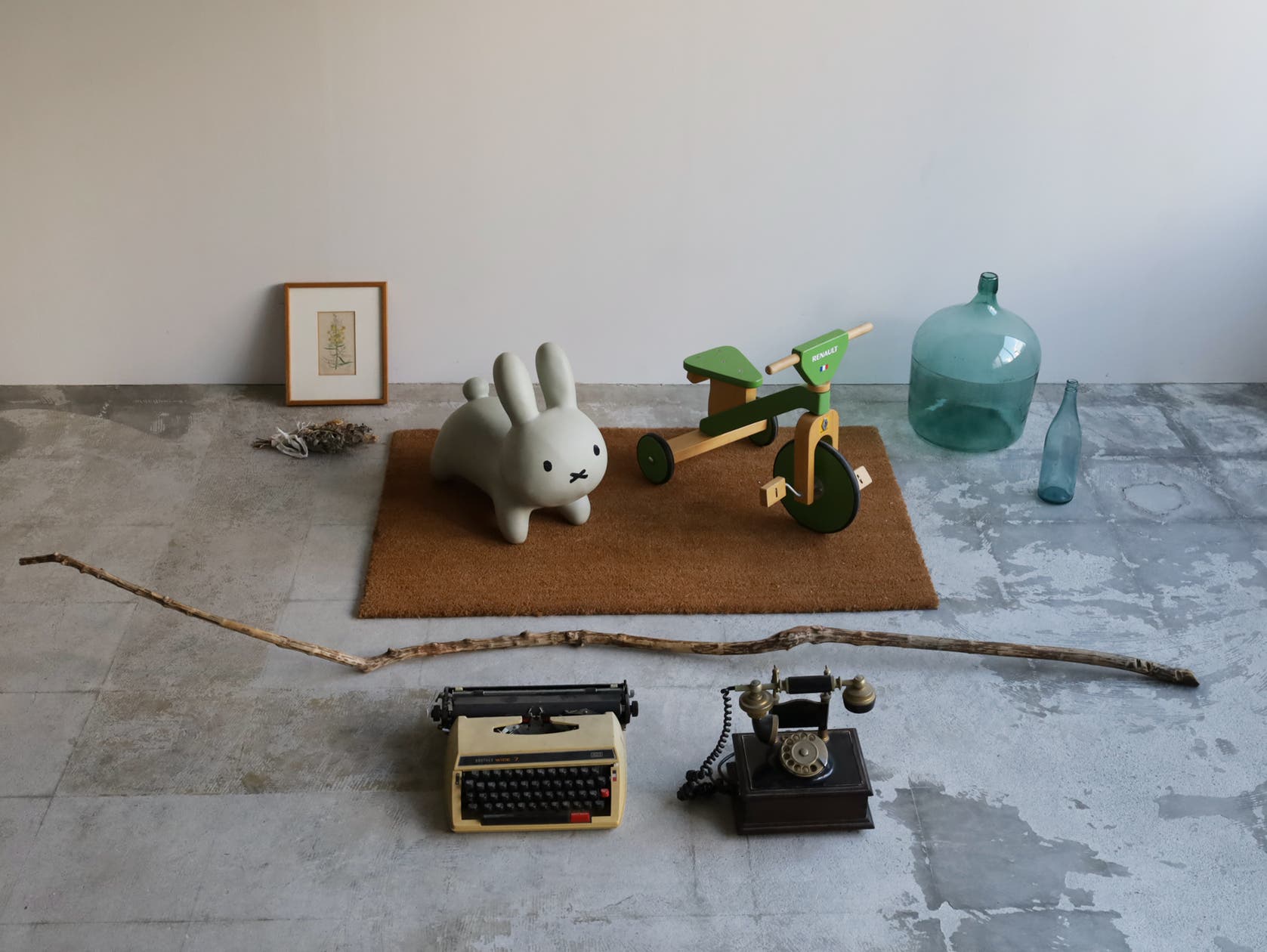 ☆セール中リニューアルグレー漆喰壁☆【レビュー10%オフ】ホワイトスペース・北窓自然光・天井高3m・グレー漆喰壁・フォトスタジオの写真10