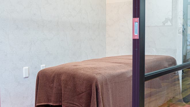 名東区レンタルエステルーム ガラスパーテションの人気ルームの写真2