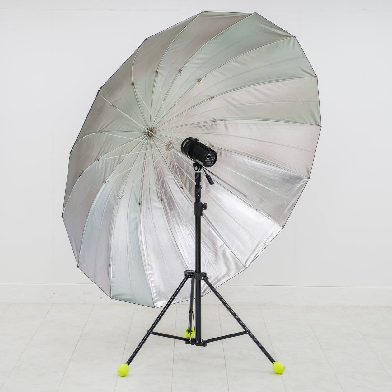 【本格撮影スタジオが1H/3300円〜】上野・浅草の天高2.8mの無料機材多数の超ハイコスパの撮影スタジオの写真24