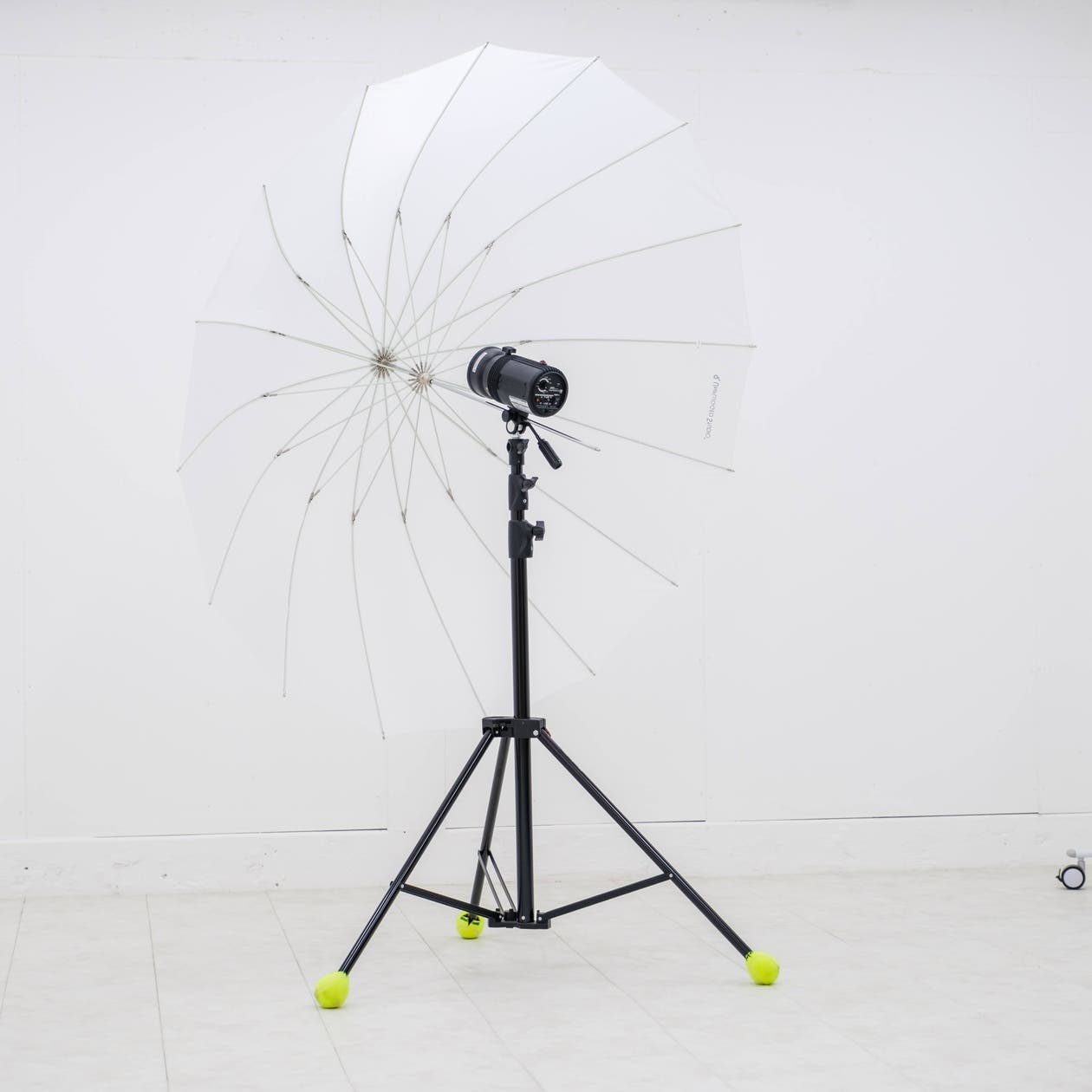 【本格撮影スタジオが1H/3300円〜】上野・浅草の天高2.8mの無料機材多数の超ハイコスパの撮影スタジオの写真25